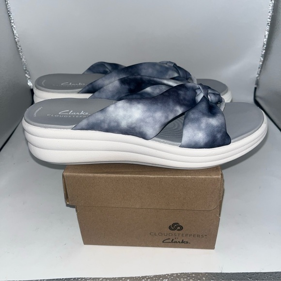 Cloudsteppers by Clarks | Shoes | Clarks Cloudsteppers Sandals Slipon ...